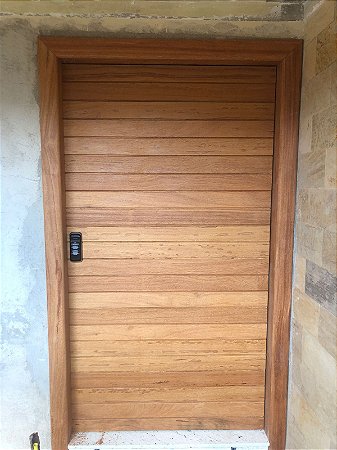 Kit porta pivotante especial com ripado horizontal em angelim pedra ...