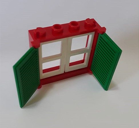 Janela Vermelha com Folhas Branca e Verde - TECLINC