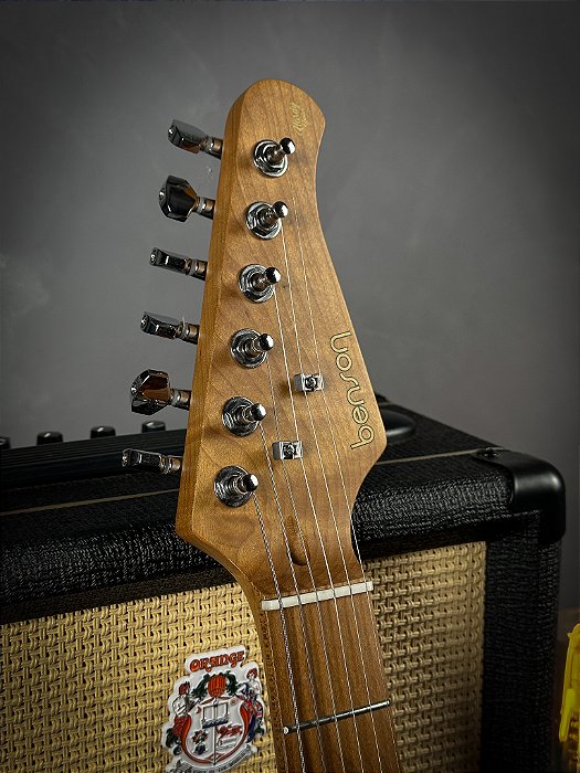 GUITARRA STRATOCASTER BENSON - HARDY 901 - SUNBURST - Crunch Music