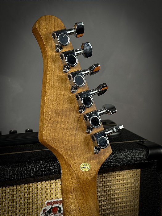 GUITARRA STRATOCASTER BENSON - HARDY 901 - SUNBURST - Crunch Music