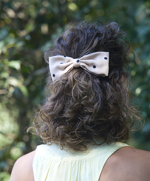 Laço poá rustico com bolinhas pretas - Pinli Acessórios