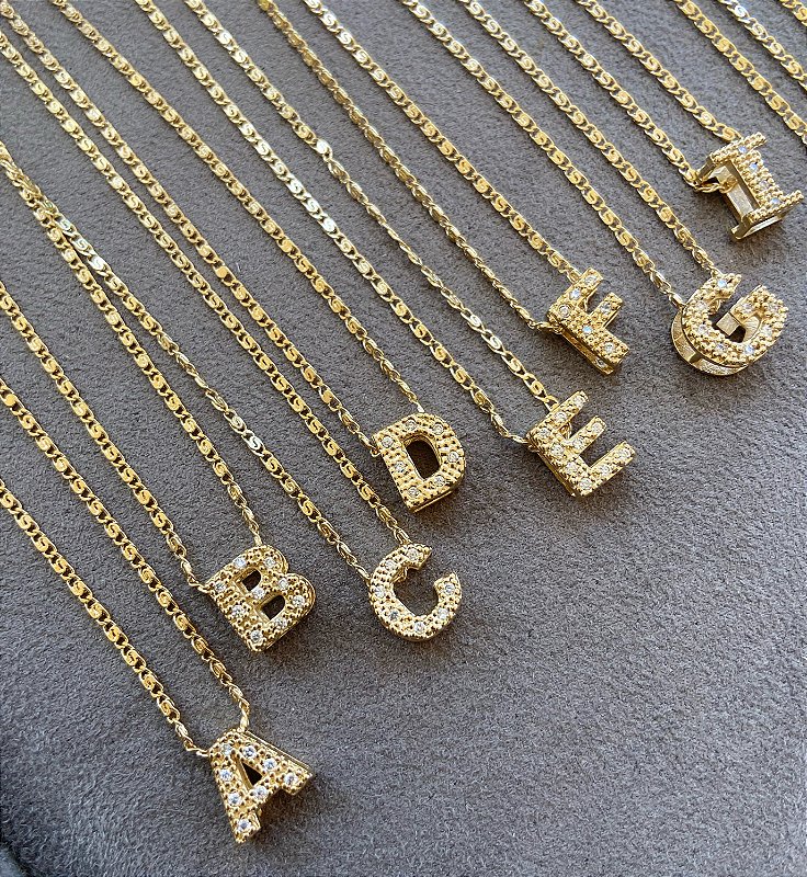 Colar de letra dourado (escolha a letra) - Carmen Bittencourt