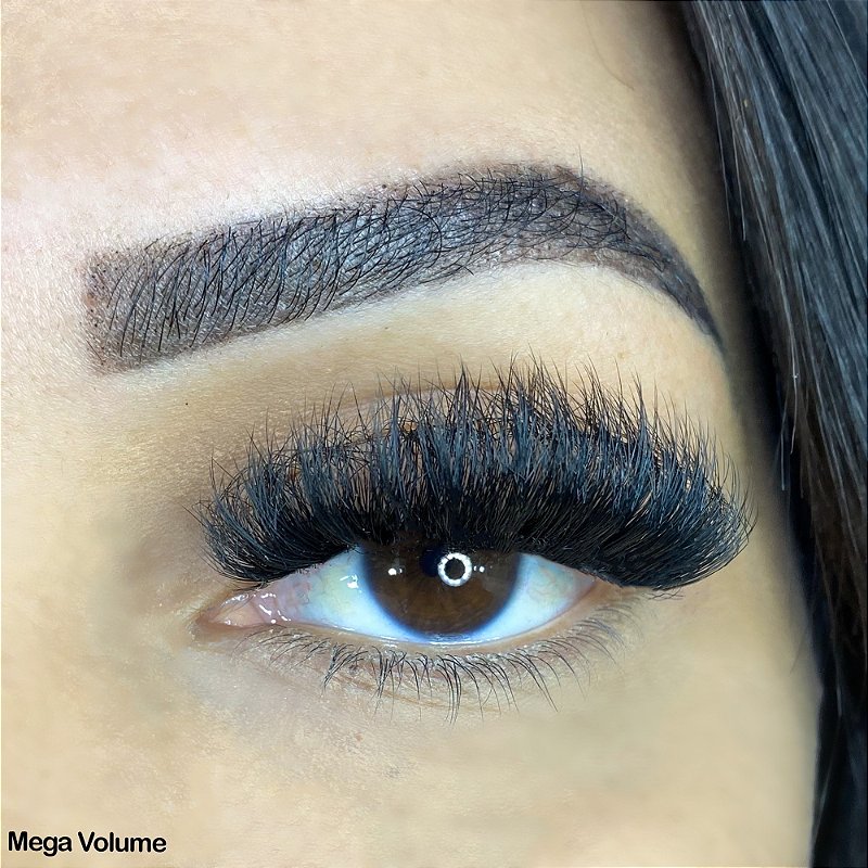 MODELO MEGA VOLUME - Cílios Forever