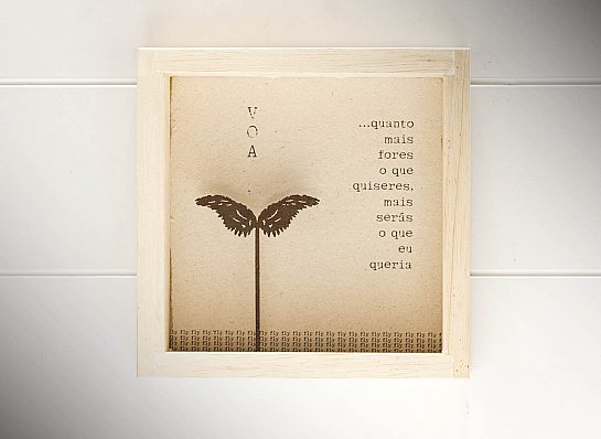 Quadro mad.clara moldura alta "voa..." - Les Maries