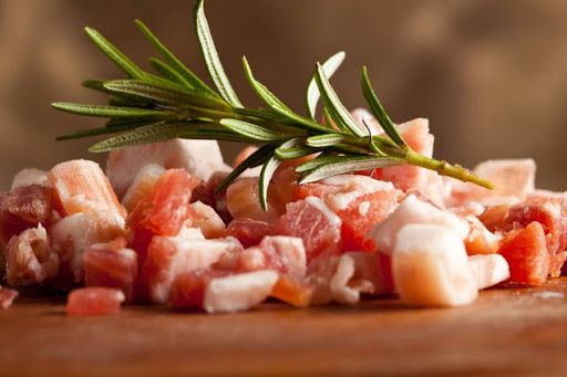 BACON DEFUMADO PICADO - PACOTE 1KG - Vivas Distribuidora