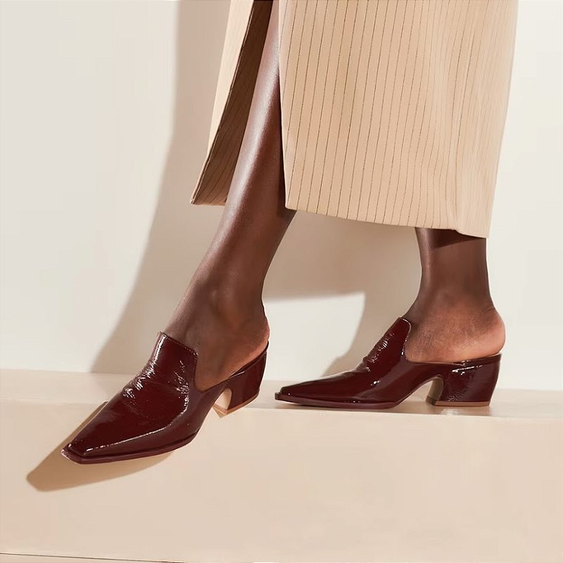 Mule Bico Fino Salto Médio Luiza Barcelos - Essencial e Viva Bela