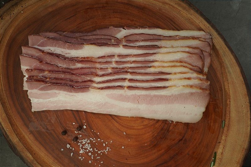 Bacon defumado artesanal fatiado 4 bandeja de 250gr cada uma. - La Tocineta