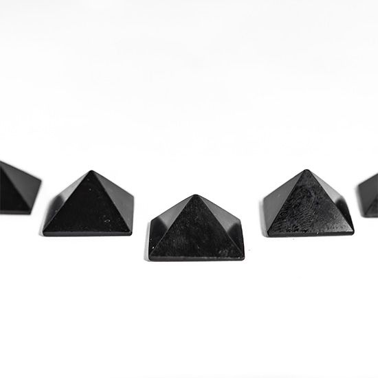 Pirâmide Obsidiana Negra Pedra Natural Baseada Quéops 20mm - Sojóias ...