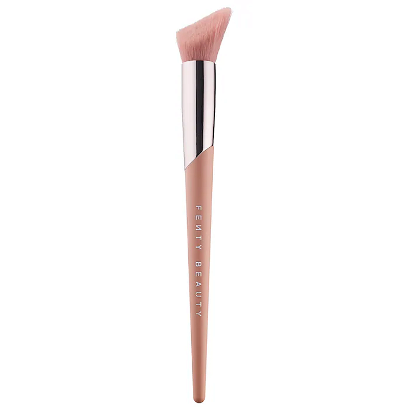 Pincel para Blush e Iluminador Fenty Beauty Cheek-Hugging Highlight Brush 120 - Imports MDM