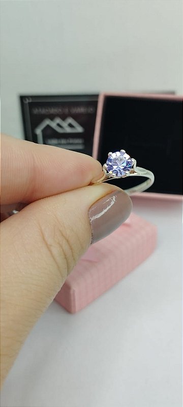 Anel solitário com pedra zircônia Lílas em prata 925 - Lojão das Pratas