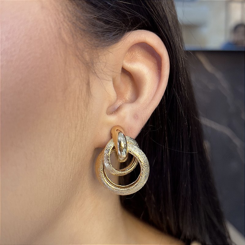 Brincos com Elos Duplos Semijoias 18k - MB568 - ZAROH JOIAS ATACADO