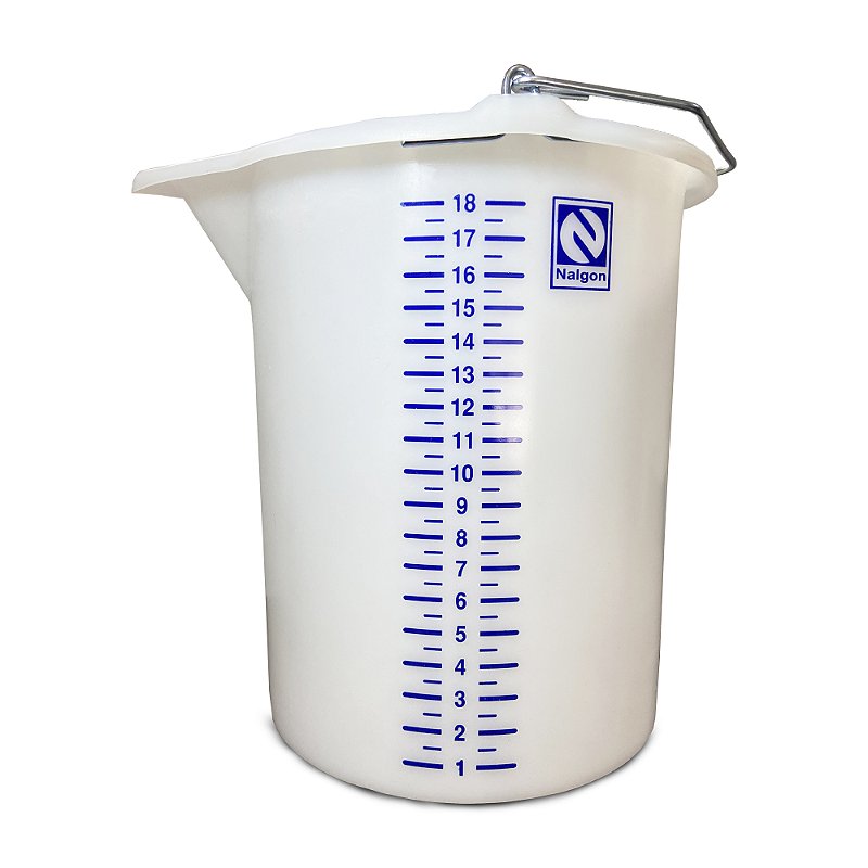 Balde Plástico 18L Graduado Com alça e bico Em polietileno reforçado ...