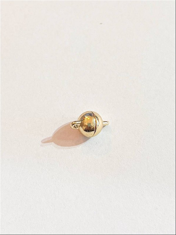 Fecho Bola Imã 8x14mm Dourado - Déa Fios de Crochê & Artes em Fios Ltda