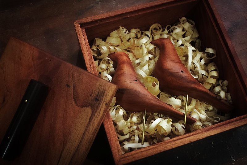 Caixa com Passarinhos de Madeira - 15cm de altura - Estúdio Wagner Castagna