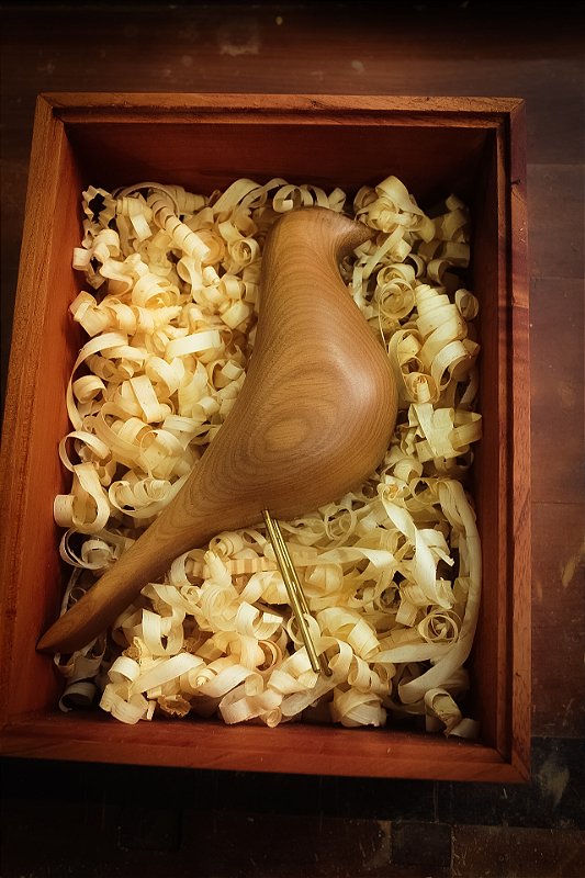 Caixa com Passarinhos de Madeira - 26cm de altura - Estúdio Wagner Castagna