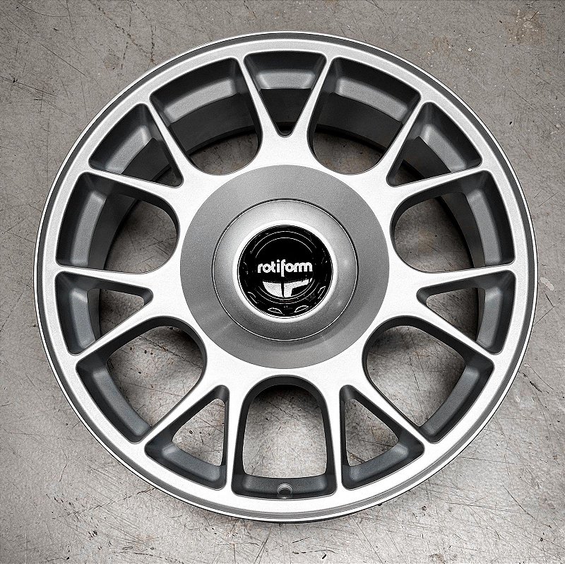 Jogo de rodas Rotiform TUF-R - 19x8,5" - 5x100/5x112 - VPR Brasil