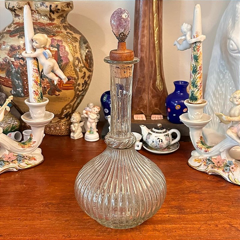 Antiga licoreira em vidro prensando. - Dônama Antiquário Antiga licoreira em vidro prensando. - Dônama Antiquário