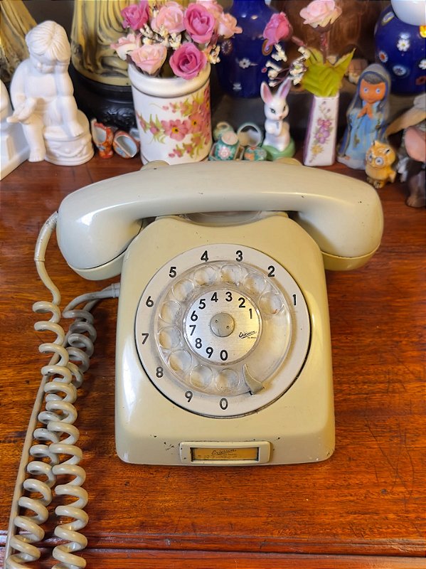 Telefone de disco **Ericsson** anos 70. - Dônama Antiquário