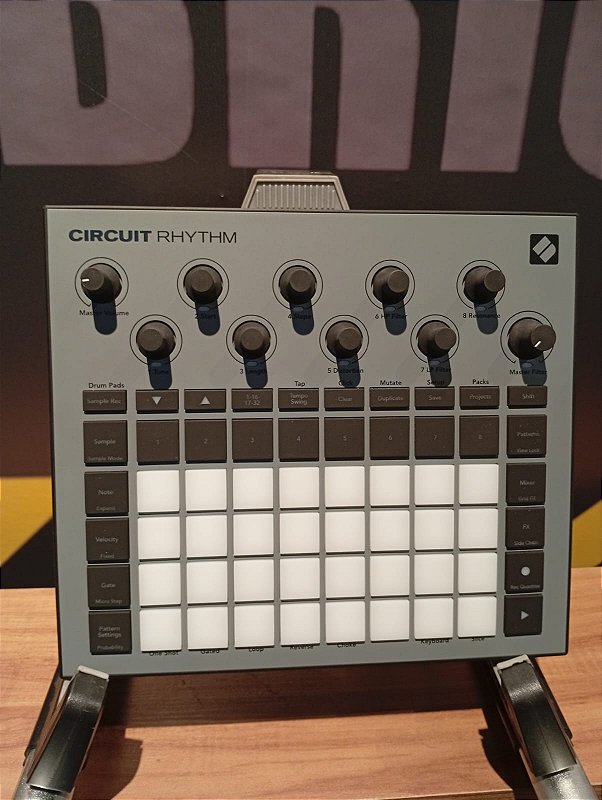 NOVATION SAMPLER CIRCUIT RHYTHM GROOVEBOX (OUTLET) - Home