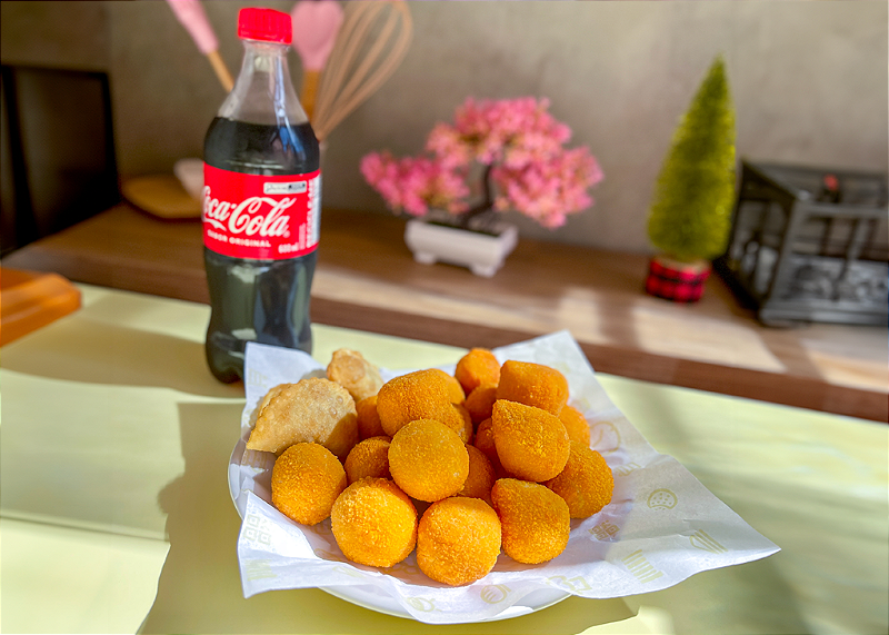 Kit com 25 salgados fritos - Amor Embalado Confeitaria e Presentes ...