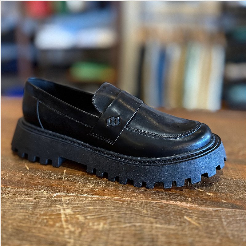 SAPATO COLCCI COURO PRETO MOCASSI TRATORADO FEMININO - Loja H21