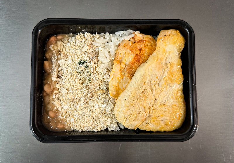 Filé de Frango Acompanhado de Arroz, Feijão e Farofa de Cebola - Mais ...