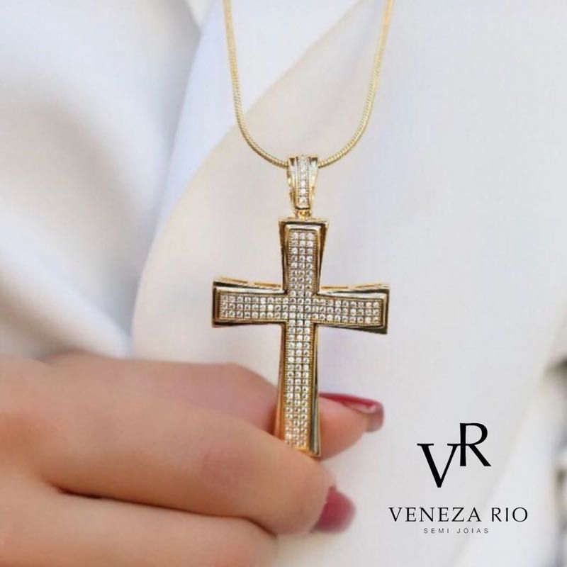 CRUZ CRAVEJADA FOLHEADA 18K - Veneza Rio