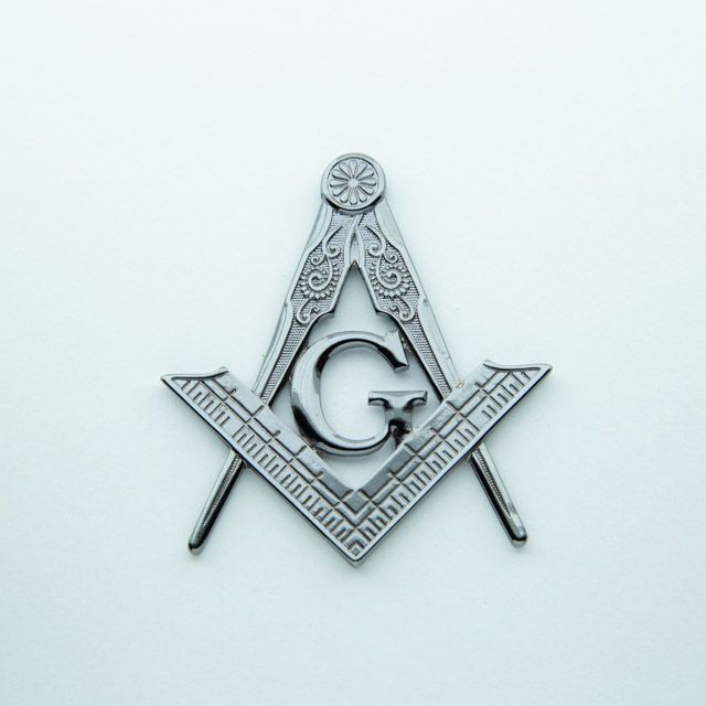 AP-027-G - Aplique Esquadro e Compasso G Maior Grafite - 69x68 mm ...