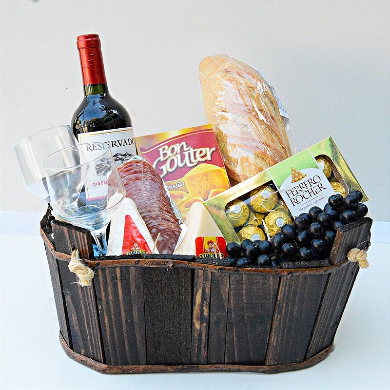 Cesta Maravilhosa de Queijos e Vinho - Fênix Floricultura - Flores e ... Cesta Maravilhosa de Queijos e Vinho - Fênix Floricultura - Flores e ...