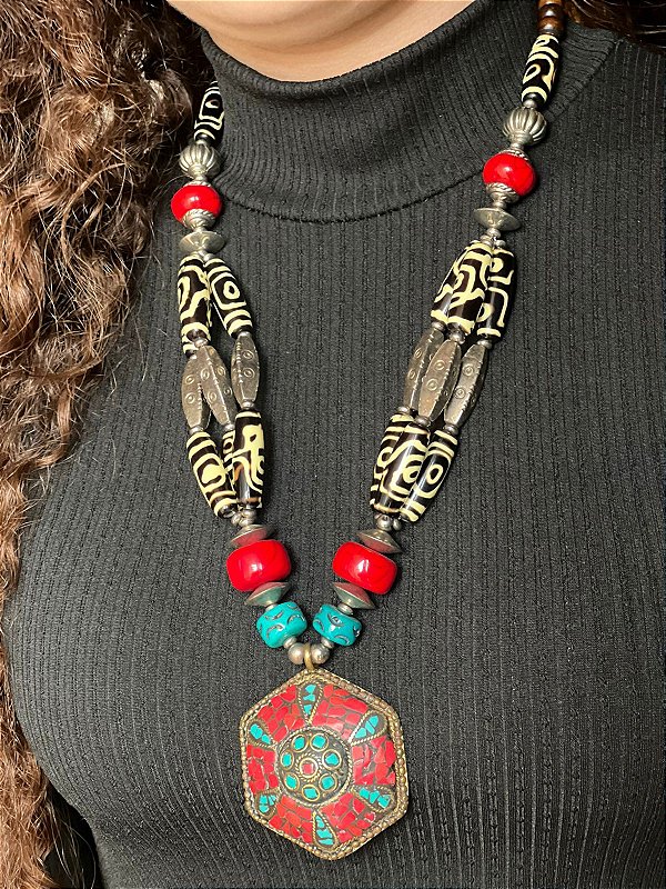 Colar - Metal e Resina - Vermelho e Verde - Marrocos For You ...