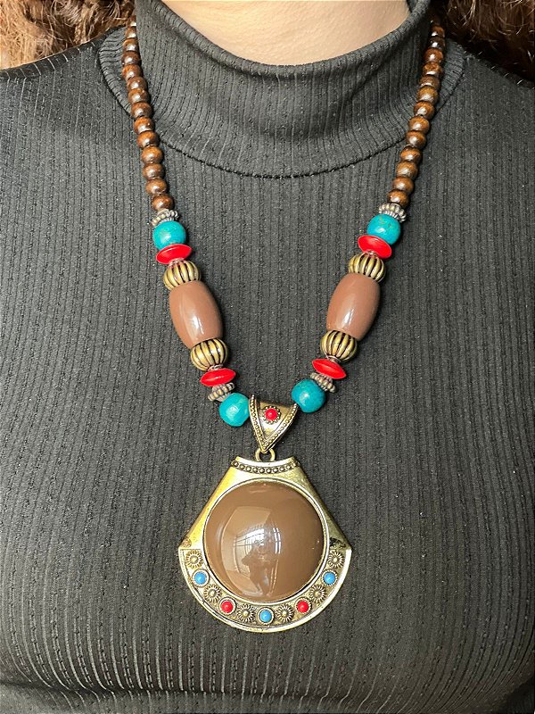Colar - Resina e Metal - Bege e Vermelho - Marrocos For You | Decoração ...