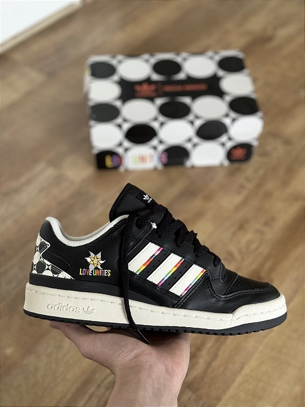 ADIDAS FORUM LOW CL PRIDE x RICH MNISI - Corre de Rua