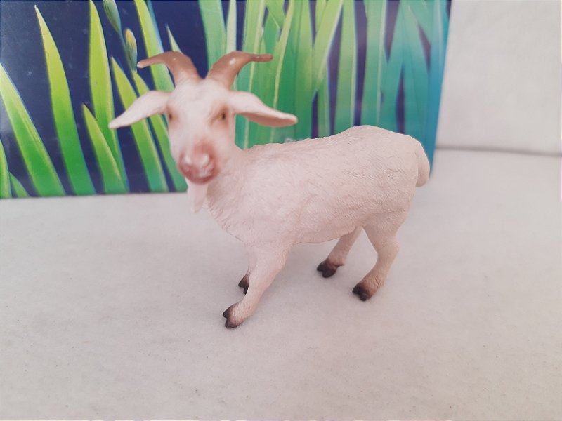 Miniatura cabrita de vinil Procon de 8 cm de comprimento e 7 de altura ...