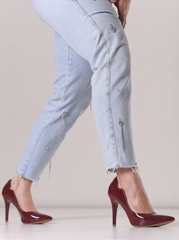 Scarpin Burgundy Verniz - Elegância e Modernidade com Salto Alto Fino ...